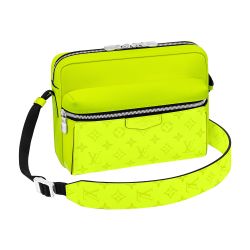 Men s Outdoor Messenger LOUIS VUITTON 24S